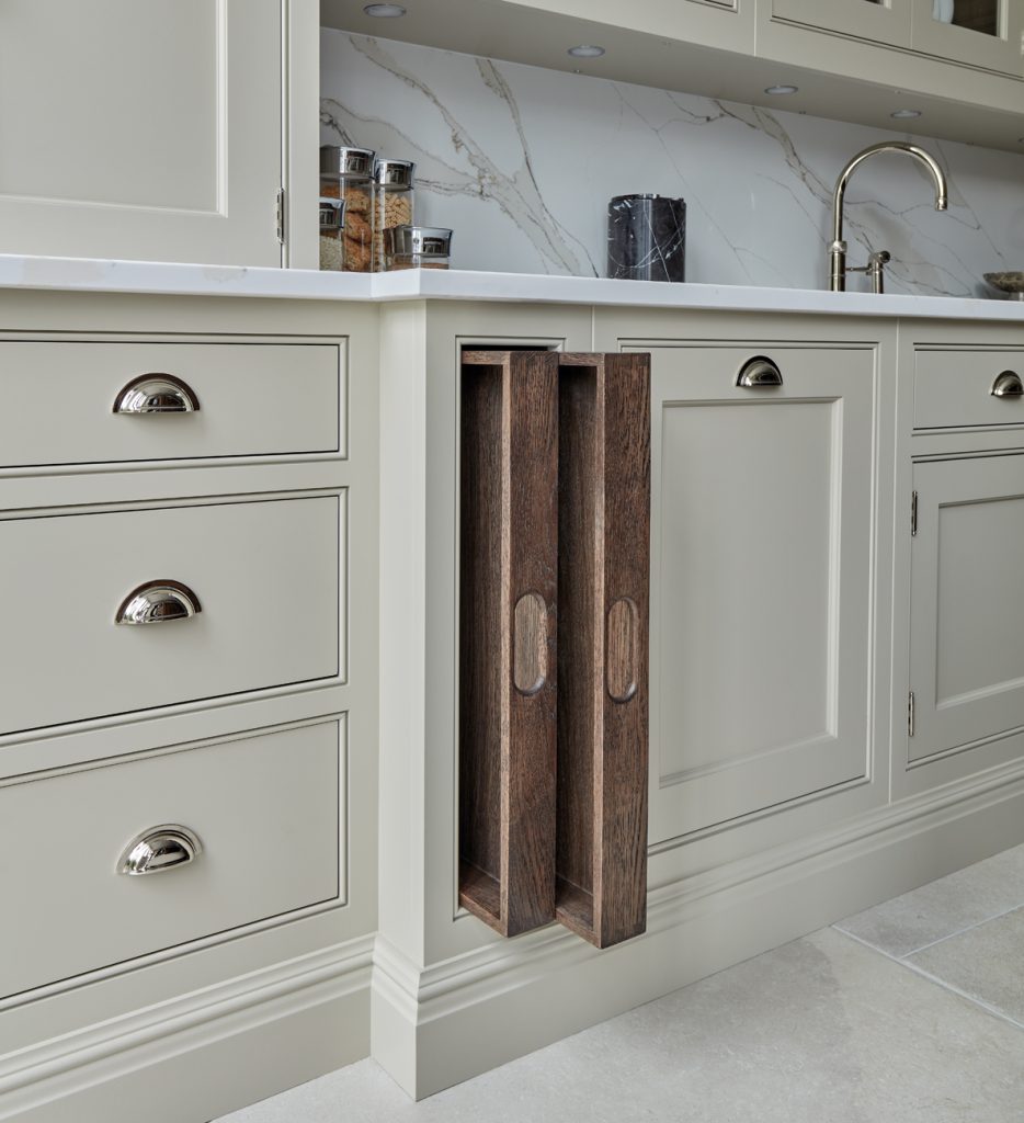 Tudor Oak & Neutral Kitchen | Tom Howley
