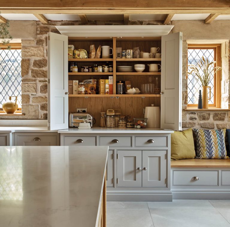 Oak Country Kitchen | Tom Howley