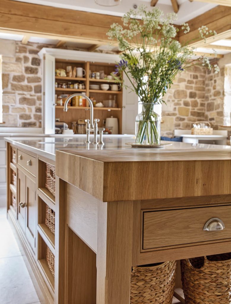 Oak Country Kitchen | Tom Howley