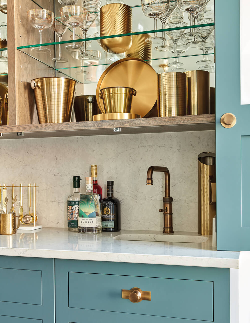 A Bespoke Bar and Media Unit for Effortless Entertaining