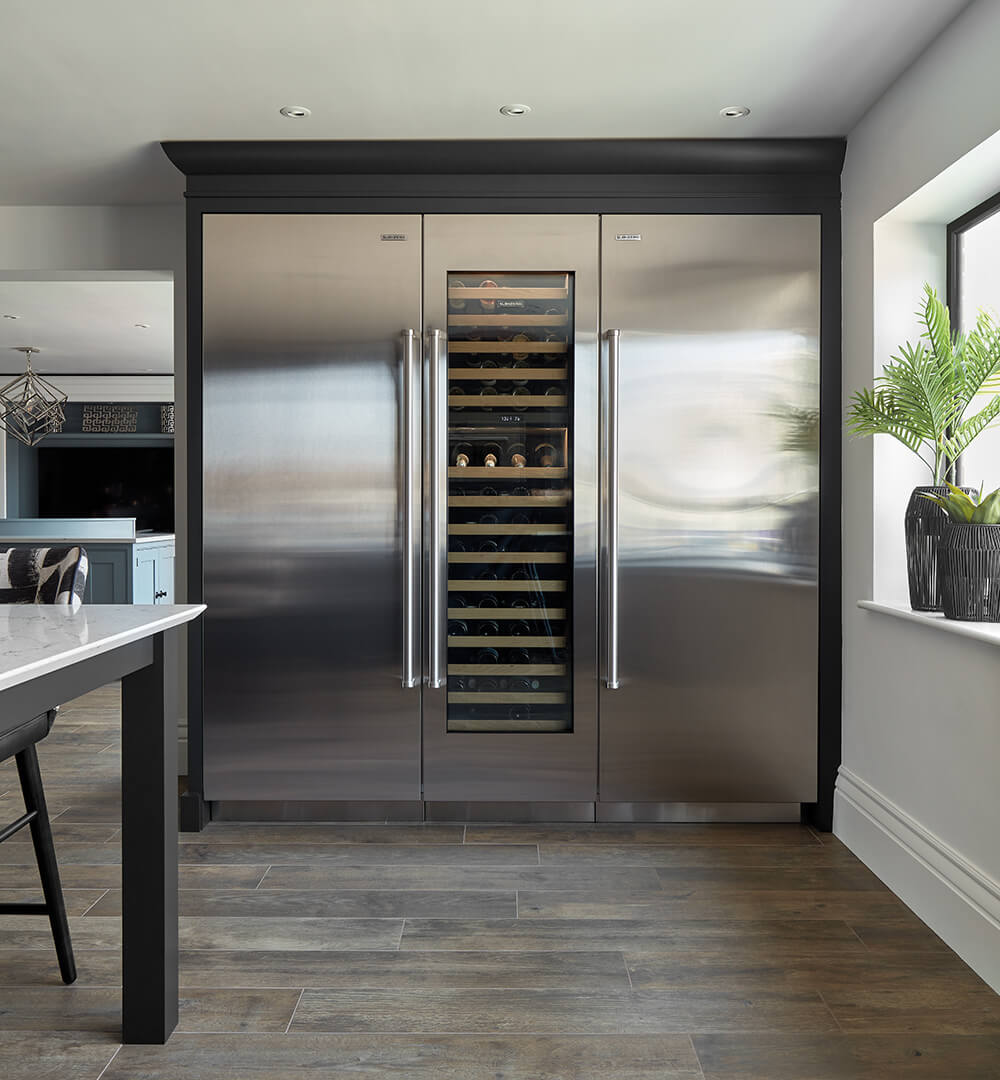 Dark Kitchen Designed for Entertaining