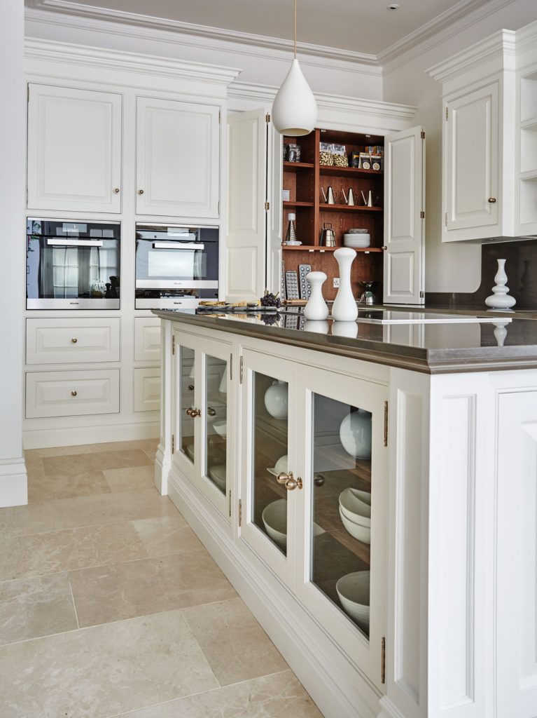 White Painted Kitchen | Tom Howley